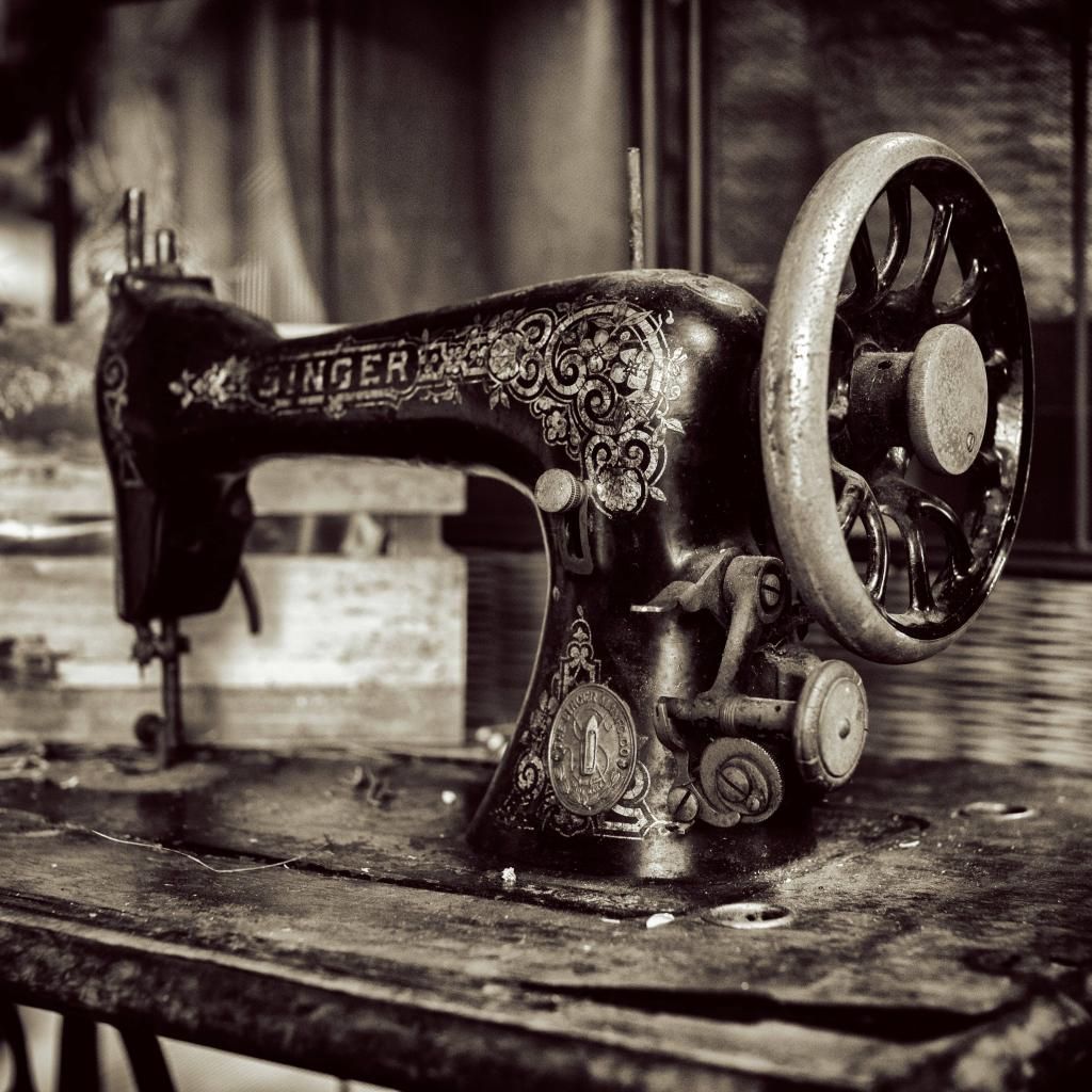 hotel-fabric-singer-sewing-machine